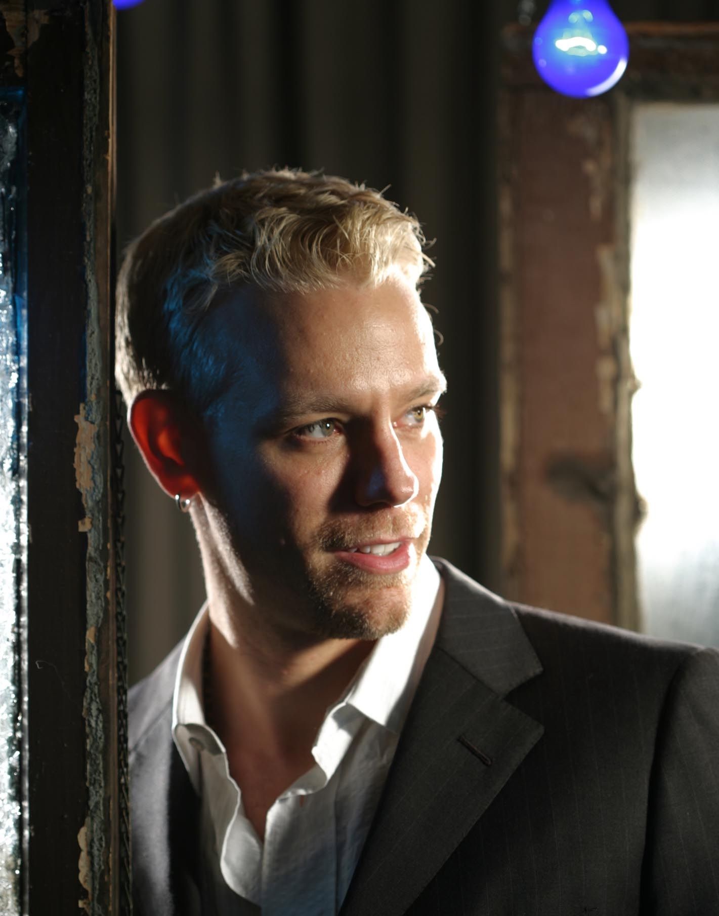 Adam Pascal shines as leading man in “Pretty Woman” at Segerstrom | The ...